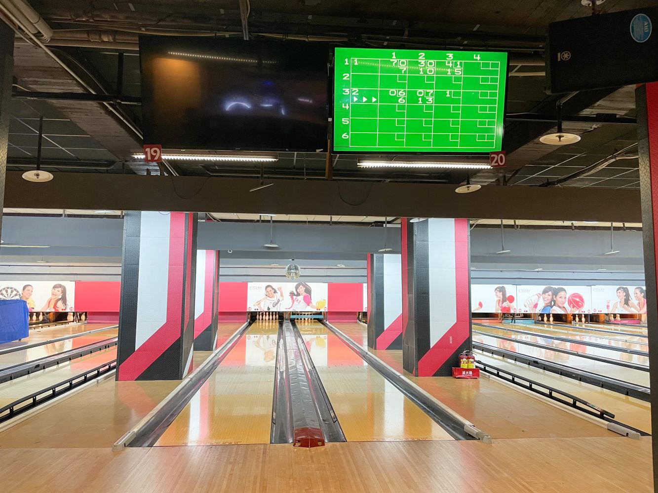 [新北玩樂景點]吃喝玩樂一次滿足E7play三重館一票玩到底不用300元｜24小時開放超過1500坪遊樂空間｜保齡球、飛鏢機、撞球通通免費玩 ...