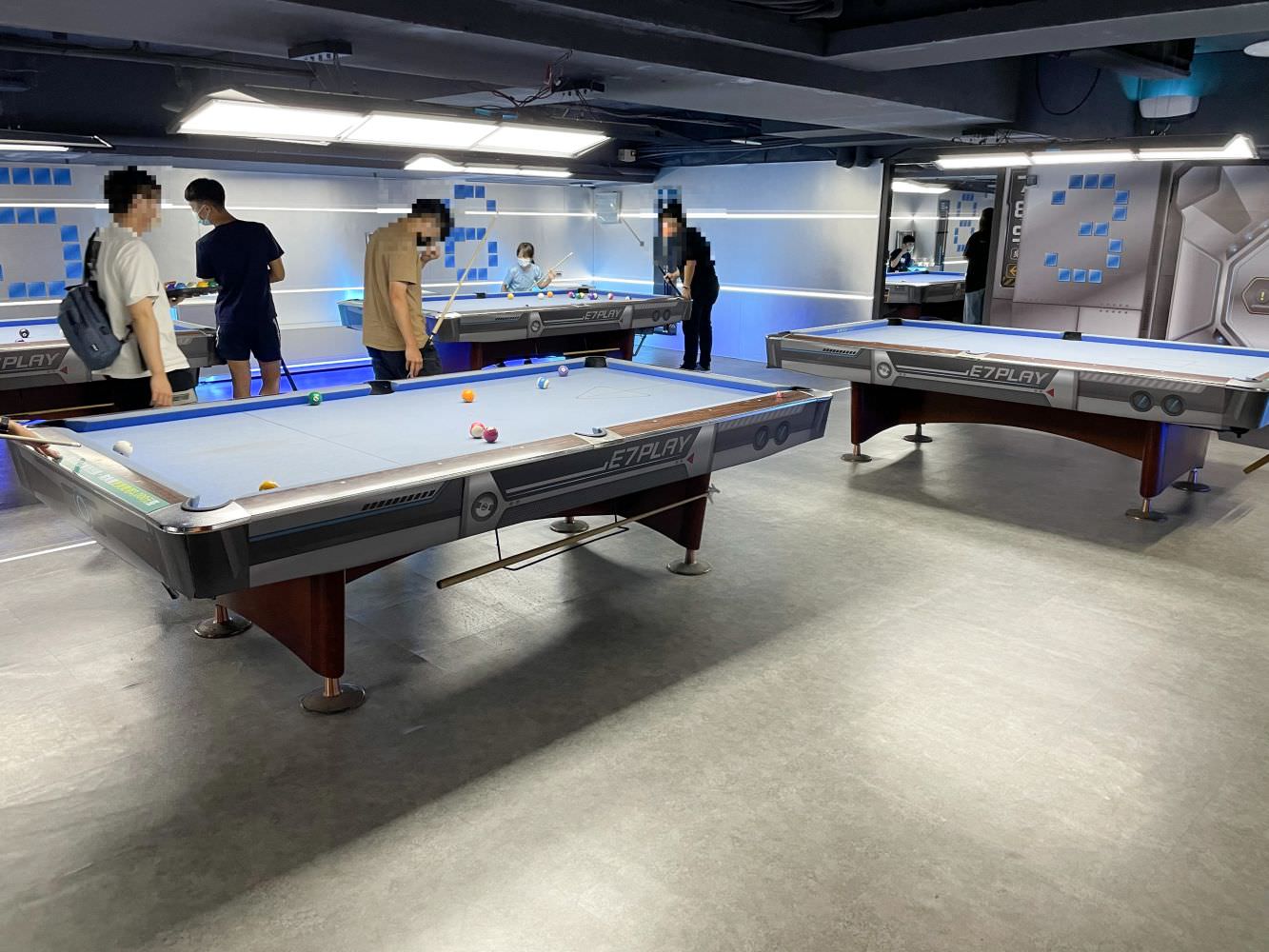 [新北玩樂景點]吃喝玩樂一次滿足E7play三重館一票玩到底不用300元｜24小時開放超過1500坪遊樂空間｜保齡球、飛鏢機、撞球通通免費玩 ...