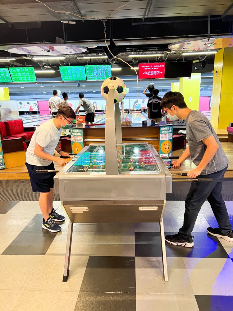 [新北玩樂景點]吃喝玩樂一次滿足E7play三重館一票玩到底不用300元｜24小時開放超過1500坪遊樂空間｜保齡球、飛鏢機、撞球通通免費玩 ...