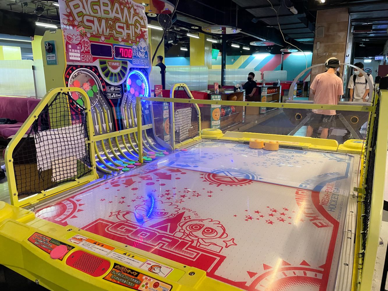 [新北玩樂景點]吃喝玩樂一次滿足E7play三重館一票玩到底不用300元｜24小時開放超過1500坪遊樂空間｜保齡球、飛鏢機、撞球通通免費玩 ...