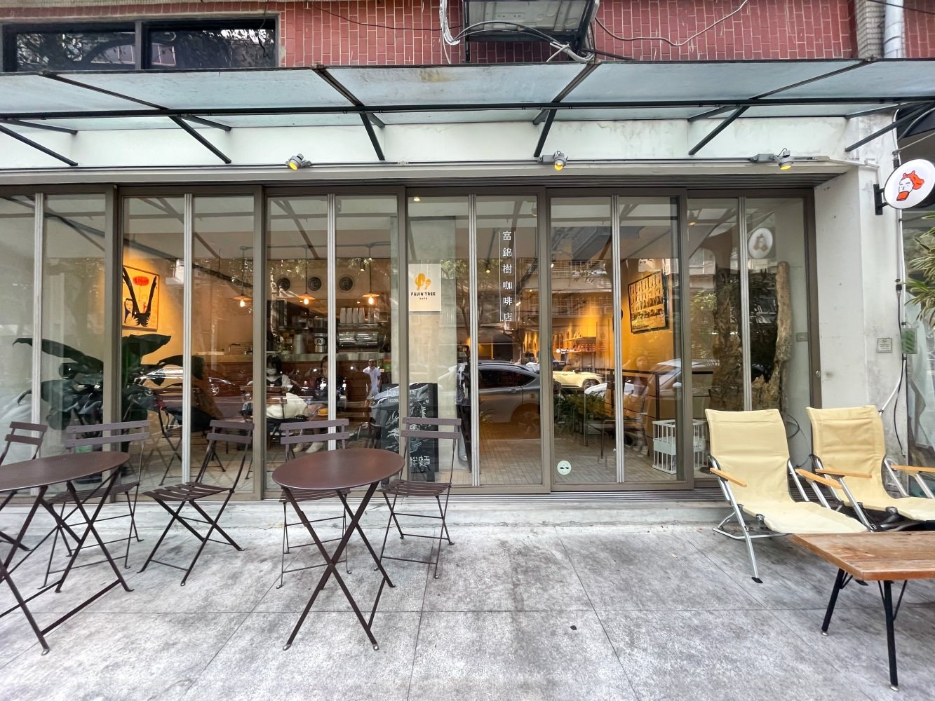 [台北松山咖啡廳]富錦樹咖啡 FUJIN TREE CAFE~民生社區隱藏的網美咖啡店｜推薦布丁軟嫩好吃｜滿額送經典原味吐司 – 怪獸的E視野