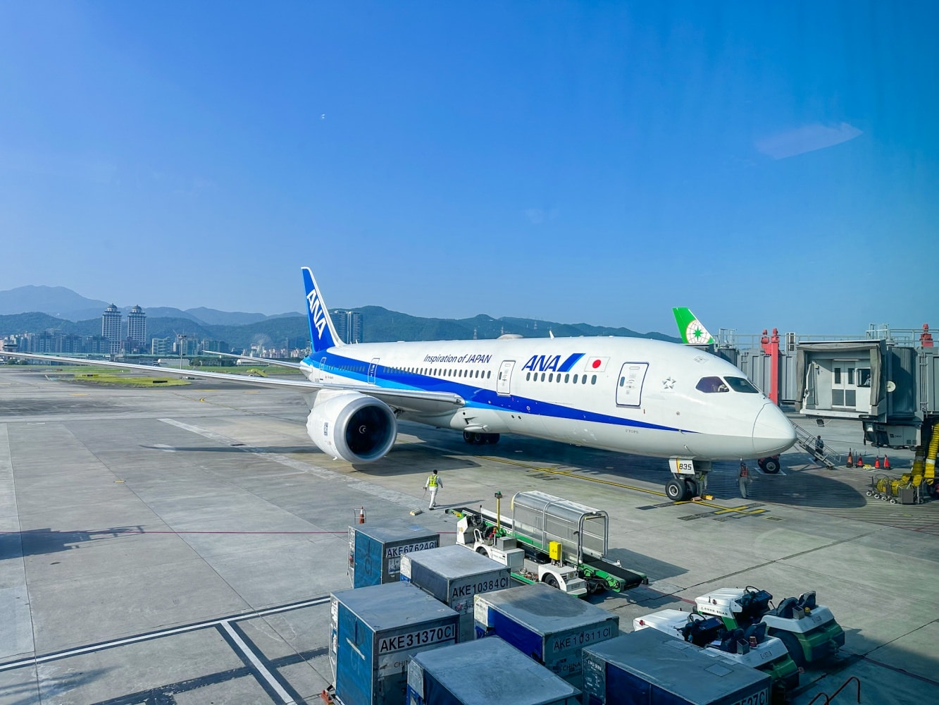 [飛行紀錄]全日空ANA松山羽田全紀錄 位子超大一次愛上｜ANA海鮮餐選項多精緻好吃｜ANA兒童餐還是可以點 居然也會吃飽｜ANA水果餐新鮮多 ...