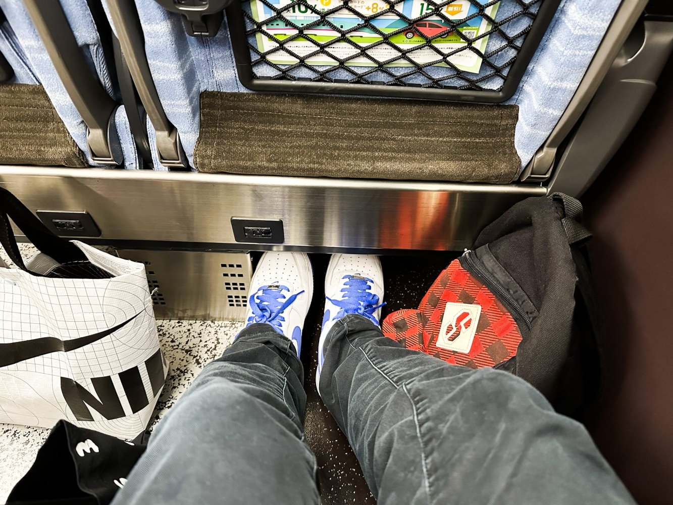 [日本交通]富士回遊號特急列車 FUJI EXCURSION~新宿直達河口湖只要2小時｜列車舒適提供插座 河口湖周邊景點介紹｜一日來回河口湖 ...