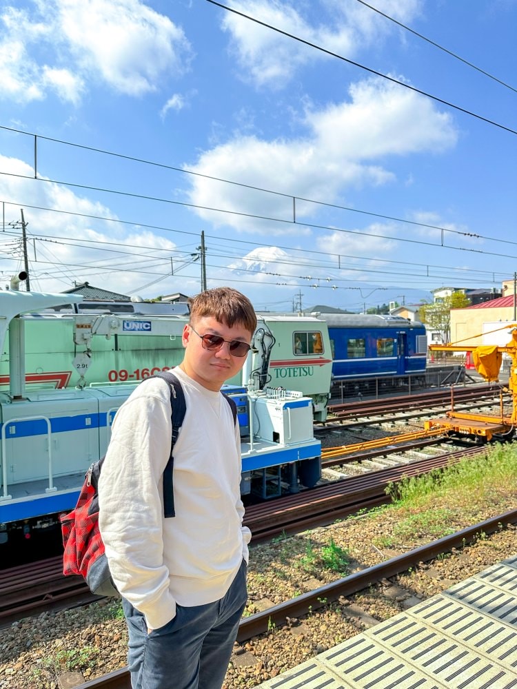 [日本交通]富士回遊號特急列車 FUJI EXCURSION~新宿直達河口湖只要2小時｜列車舒適提供插座 河口湖周邊景點介紹｜一日來回河口湖 ...