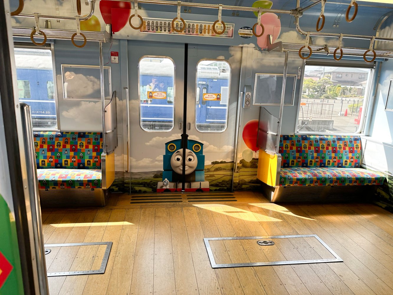 [日本交通]富士回遊號特急列車 FUJI EXCURSION~新宿直達河口湖只要2小時｜列車舒適提供插座 河口湖周邊景點介紹｜一日來回河口湖 ...